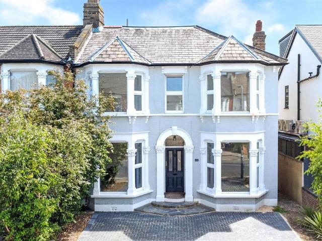 5 bedroom end of terrace house for sale
