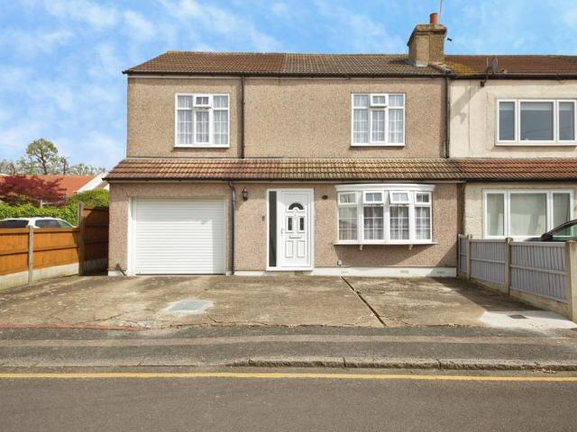 5 bedroom end of terrace house for sale