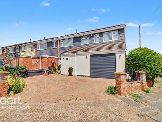 5 bedroom end of terrace house for sale