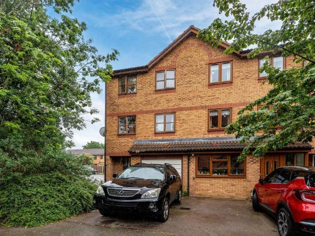 5 bedroom end of terrace house for sale