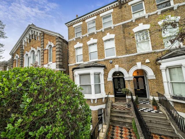 5 bedroom end of terrace house for sale