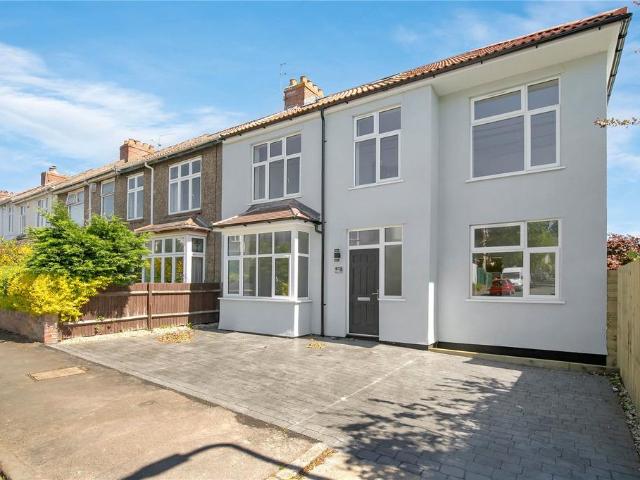 5 bedroom end of terrace house for sale
