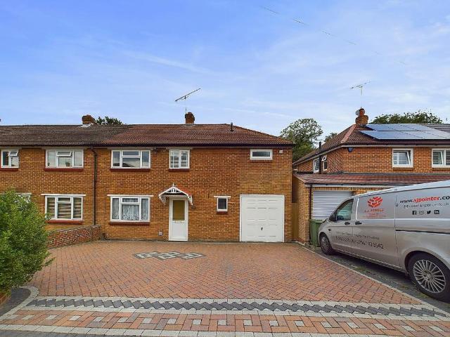 5 bedroom end of terrace house for sale