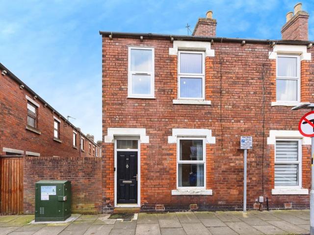 5 bedroom end of terrace house for sale