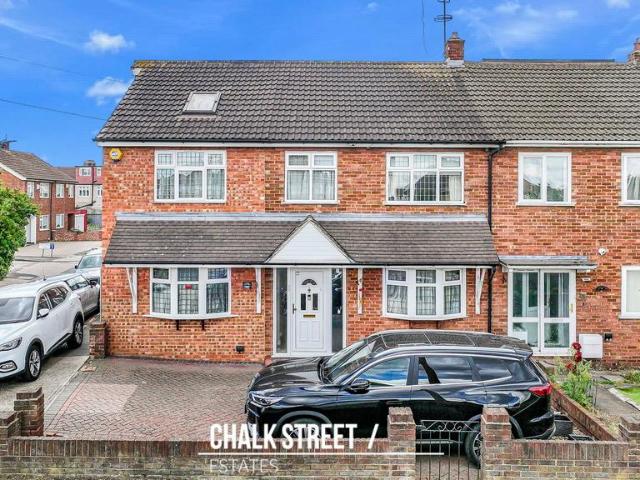 5 bedroom end of terrace house for sale