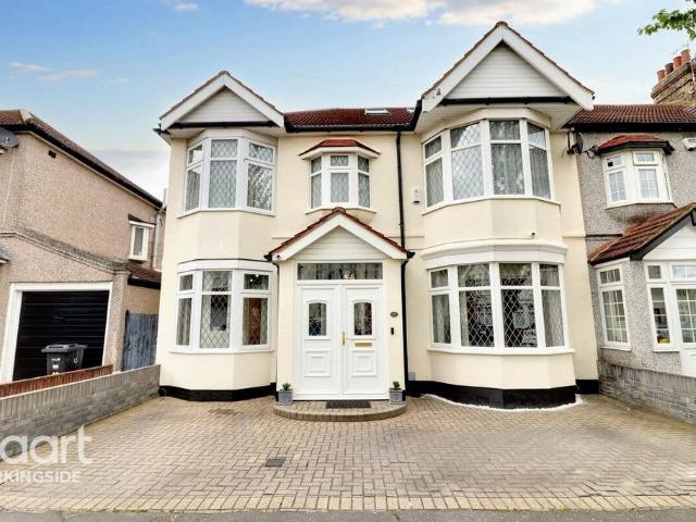 5 bedroom end of terrace house for sale