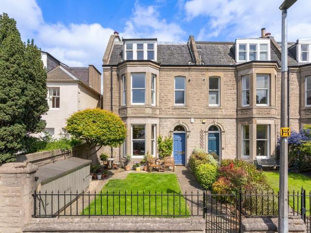 5 bedroom end of terrace house for sale