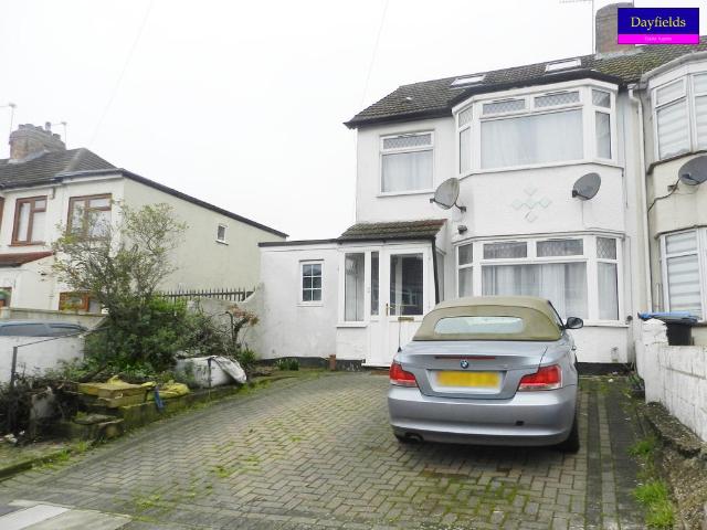 5 bedroom end of terrace house for sale