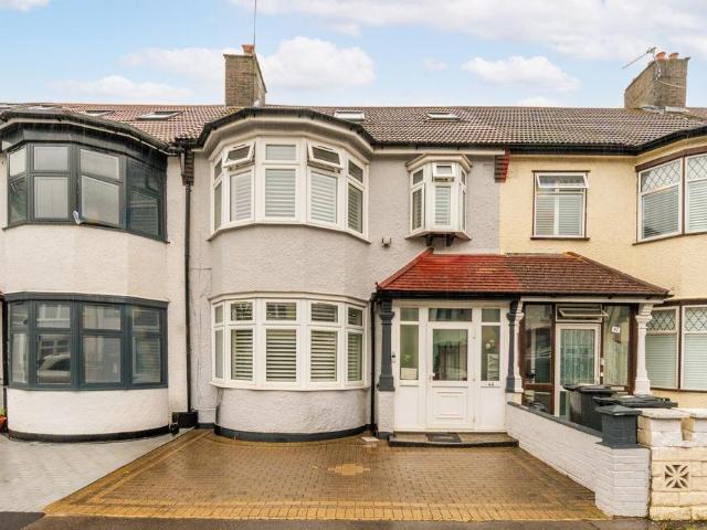 5 bedroom end of terrace house for sale