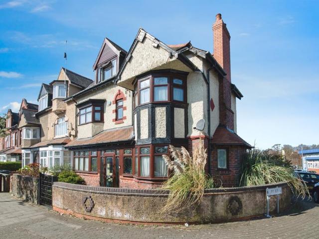 5 bedroom end of terrace house for sale