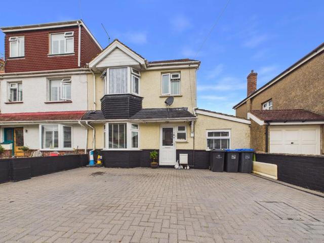 5 bedroom end of terrace house for sale