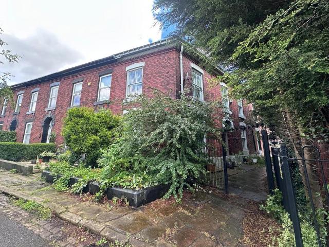 5 bedroom end of terrace house for sale