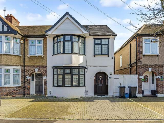 5 bedroom end of terrace house for sale