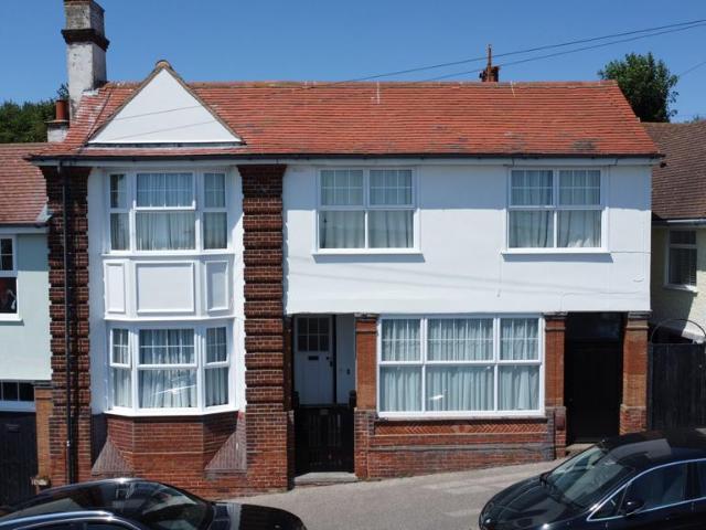 5 bedroom end of terrace house for sale