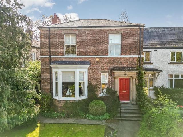 5 bedroom end of terrace house for sale