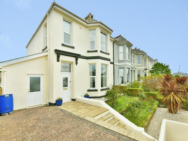 5 bedroom end of terrace house for sale