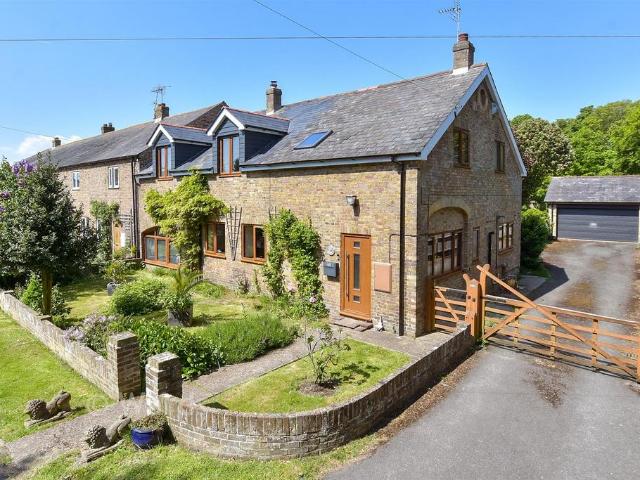 5 bedroom end of terrace house for sale
