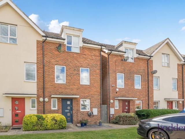 5 bedroom end of terrace house for sale