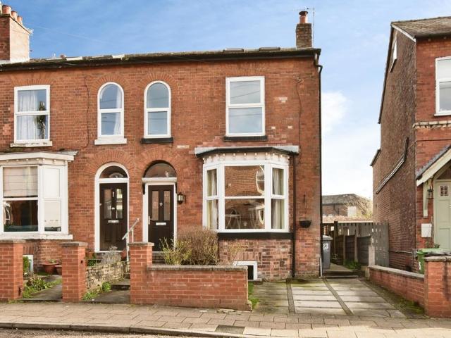 5 bedroom end of terrace house for sale