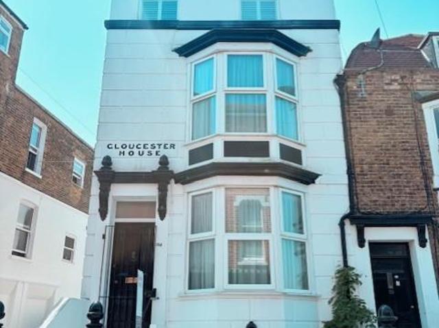 5 bedroom end of terrace house for sale