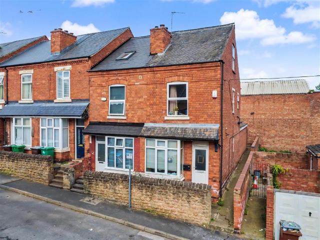 5 bedroom end of terrace house for sale