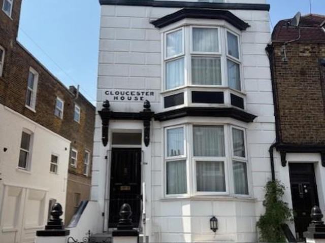5 bedroom end of terrace house for sale