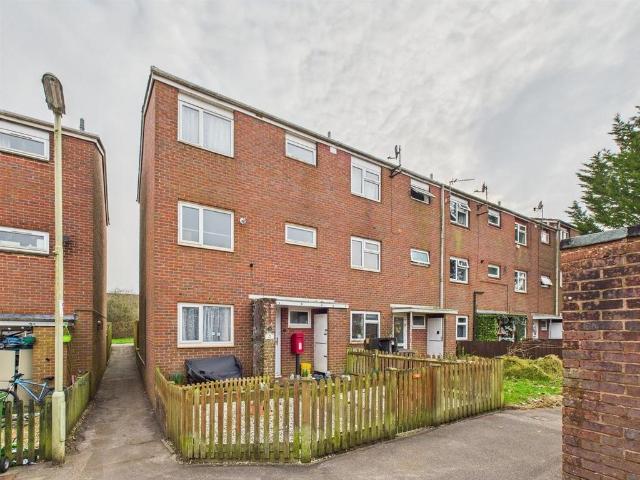 5 bedroom end of terrace house for sale