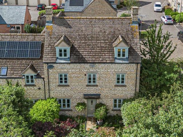 5 bedroom end of terrace house for sale