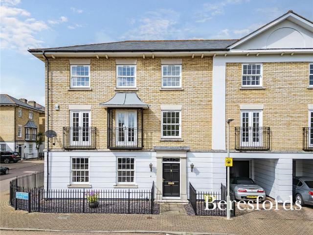 5 bedroom end of terrace house for sale