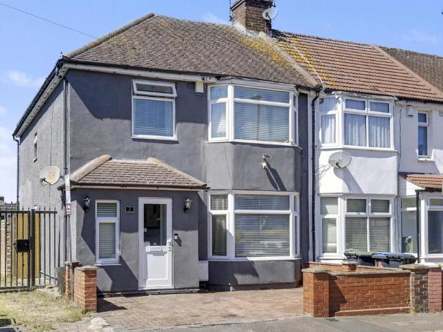 5 bedroom end of terrace house for sale