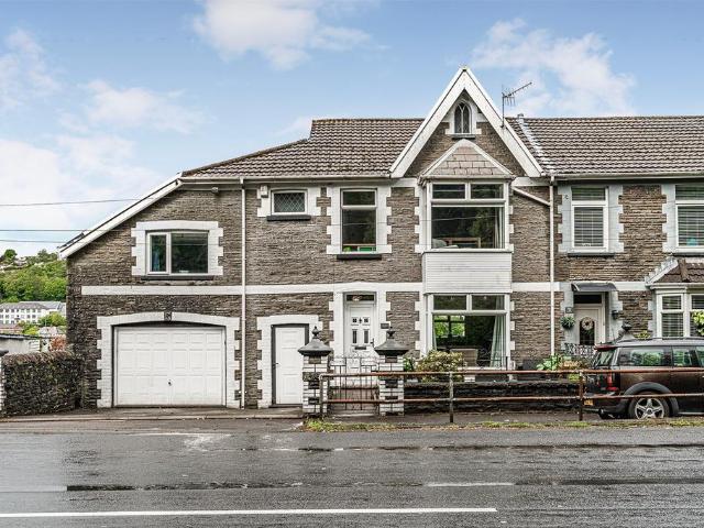 5 bedroom end of terrace house for sale