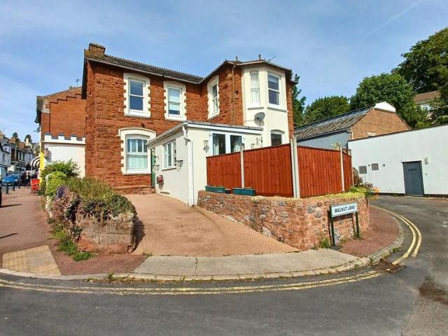 5 bedroom end of terrace house for sale