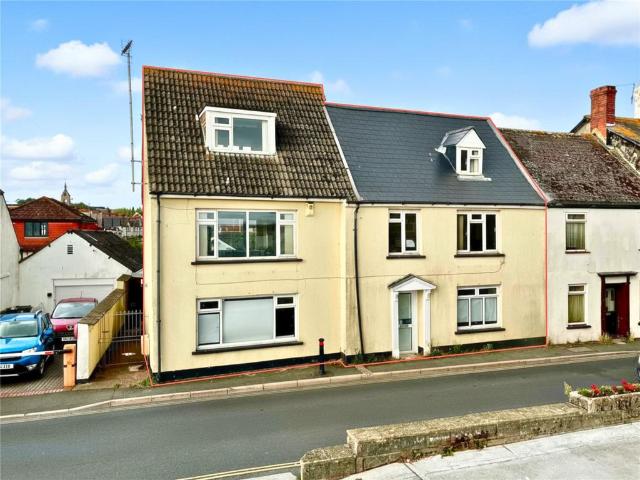5 bedroom end of terrace house for sale