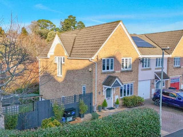 5 bedroom end of terrace house for sale
