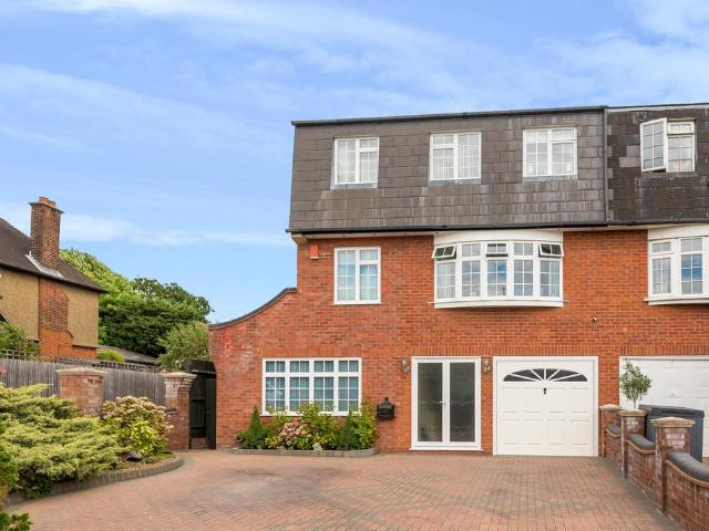 5 bedroom end of terrace house for sale