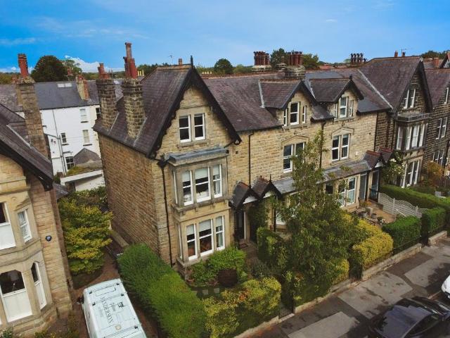 5 bedroom end of terrace house for sale