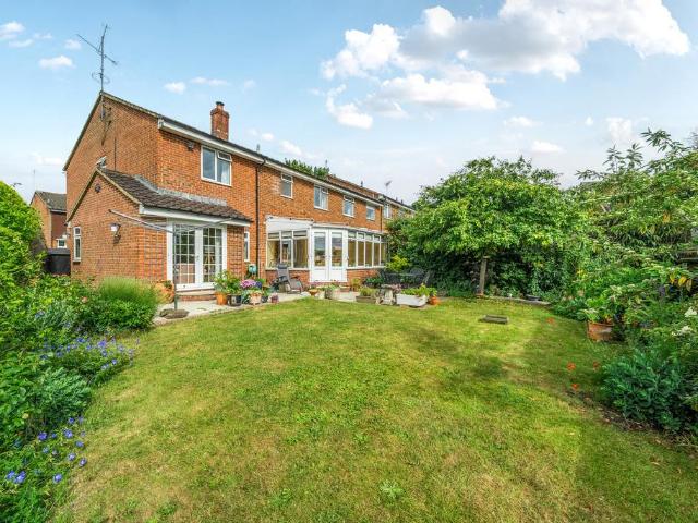 5 bedroom end of terrace house for sale