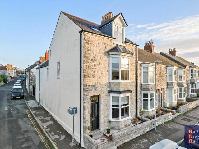 5 bedroom end of terrace house for sale