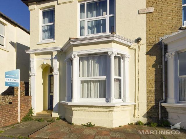 5 bedroom end of terrace house for sale