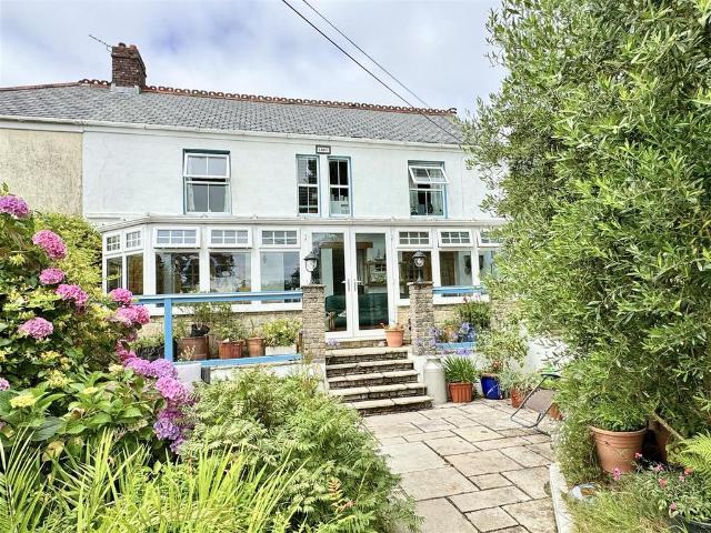 5 bedroom end of terrace house for sale