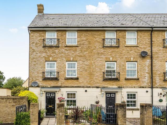 5 bedroom end of terrace house for sale