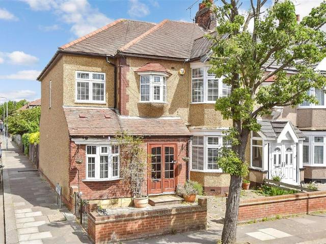 5 bedroom end of terrace house for sale