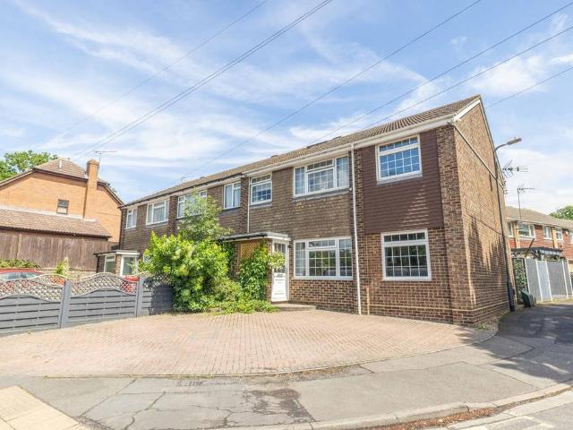 5 bedroom end of terrace house for sale