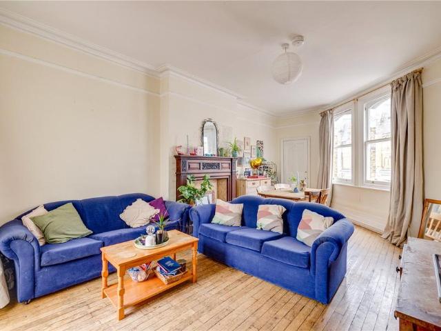 5 bedroom end of terrace house for sale