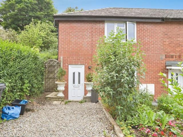 5 bedroom end of terrace house for sale
