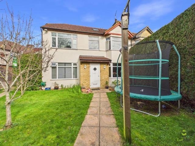 5 bedroom end of terrace house for sale