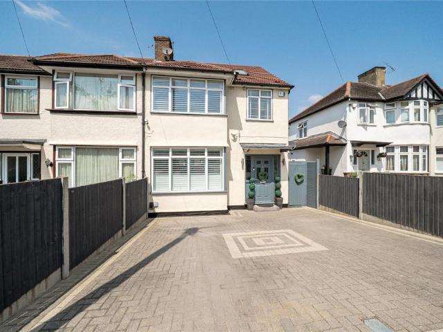 5 bedroom end of terrace house for sale