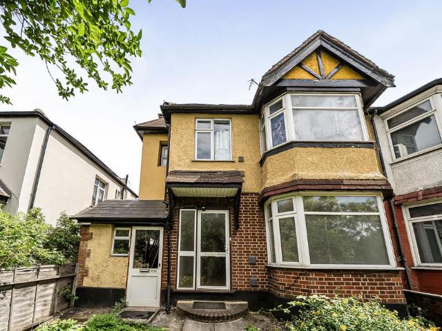 5 bedroom end of terrace house for sale