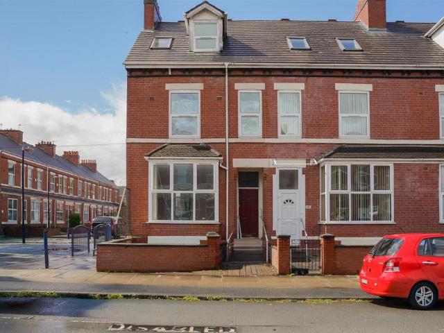 5 bedroom end of terrace house for sale