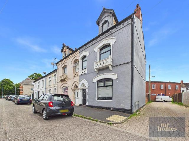 5 bedroom end of terrace house for sale